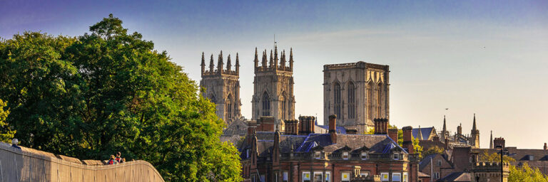 【英インターナショナルステークス】コースの特徴や傾向をわかりやすく解説【ヨーク競馬場】｜Keibit（ケイビット）